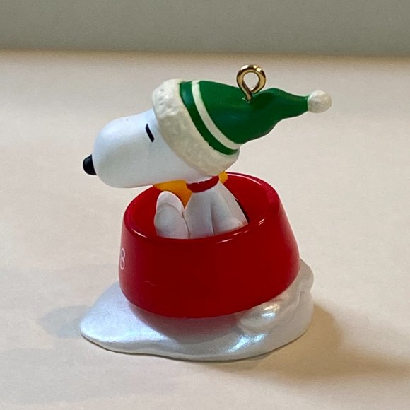 Hallmark | Holiday | 998 Hallmark Keepsake Winter Fun With Snoopy 1 ...